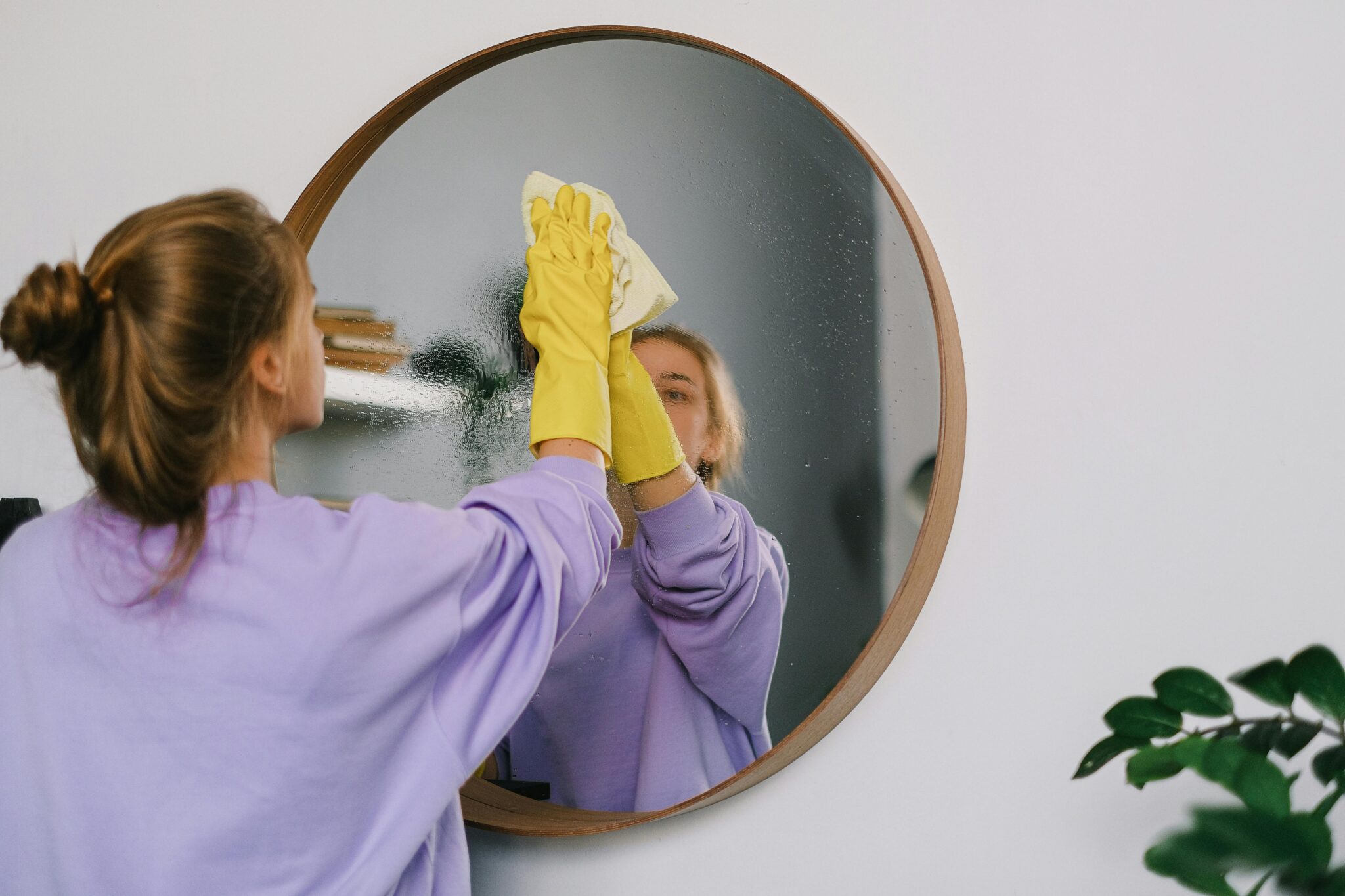 How to Achieve Sparkling Mirrors: A Comprehensive Guide - The Michelle ...