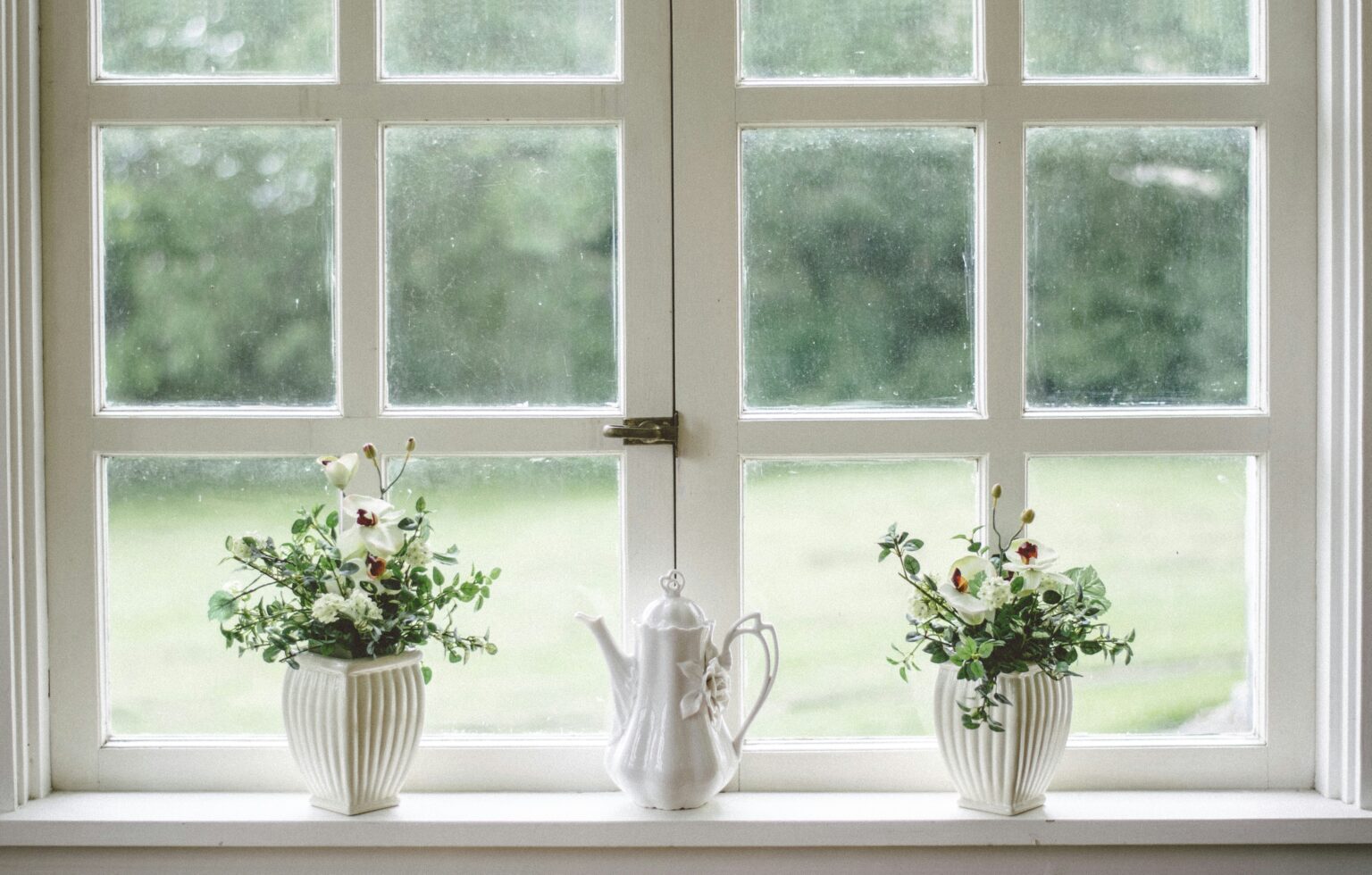 How to Fix a Jammed Window—No Handyman Needed! - The Michelle Hirsch ...