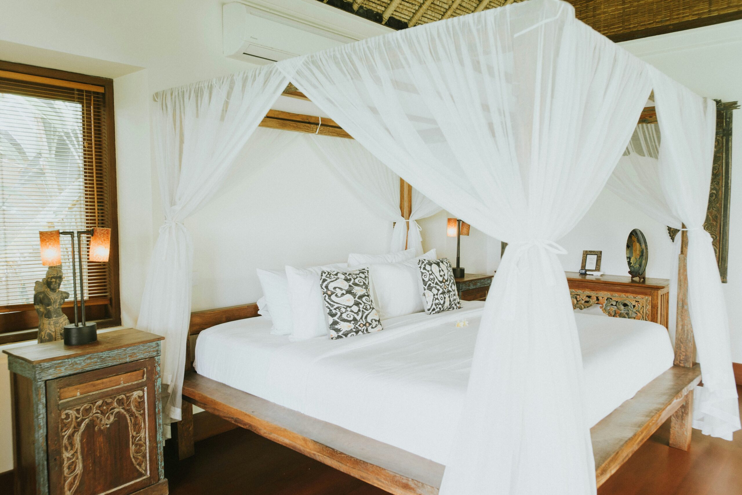 Frame It Up: The DIY Canopy Bed You Can Actually Make - The Michelle ...